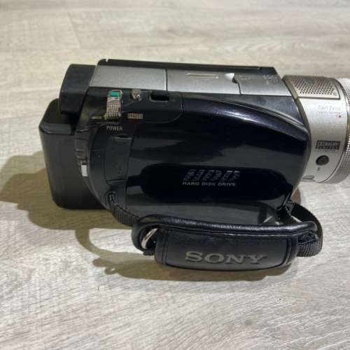 Sony HandyCam HDR-SR1 AVCHD 4.0 MP 30GB High-Definition 1080i Hard Disk ...