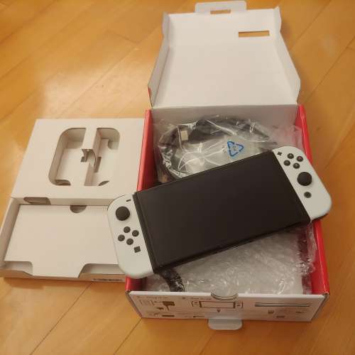 買賣全新及二手手提遊戲機, 遊戲機、模型 - 放 switch 白色 Oled版行貨有保養 - DCFever.com