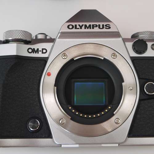Olympus EM5 E-M5 EM-5 II 2代 全金屬 body 99新 銀色 快門254 - 二手或全新無反相機, 攝影產品 ...