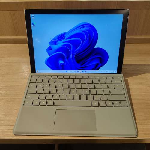 高配 surface pro 7 (i7-1065g7,16g,256g,2k touch screen) 連限定版keyboard 電池極新 ...