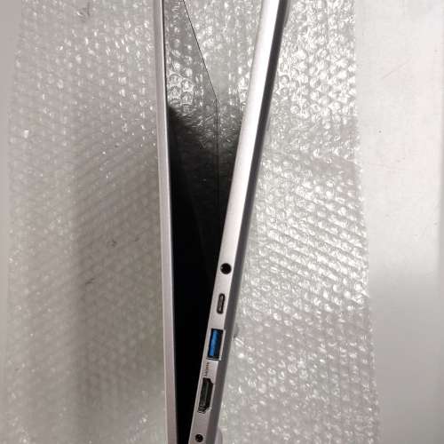 Samsung超薄旗艦NP750XBE，i5-8265U，8G Ram，256G SSD，1920x1080 15.6" IPS，獨顯 ...