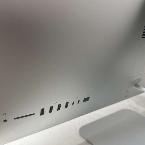 iMac 27” 2019 Retina 5K •i5 • 16GB Ram • 500GB SSD • Radeon Pro 570X ...