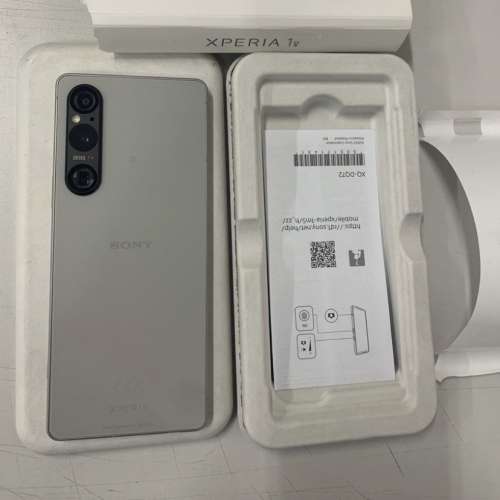 99%New Sony Xperia 1V XQ-DQ72 256GB (12GB RAM) Silver - 二手或全新Android Phone, 手機通訊 - DCFever.com