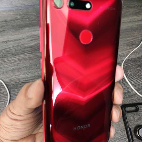 90%新 Honor V20 8+256GB Moschino 特別版 - 二手或全新Android Phone, 手機通訊 - DCFever.com