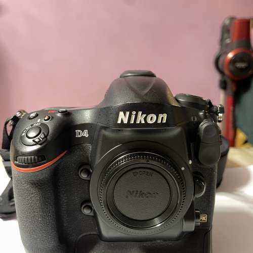 NiKon D4 Nikon D4機身，跟一原廠電及一副廠電，原廠叉電器，約8.5成新，LCD已貼膜，有議請致電湯先生：96536695 ...