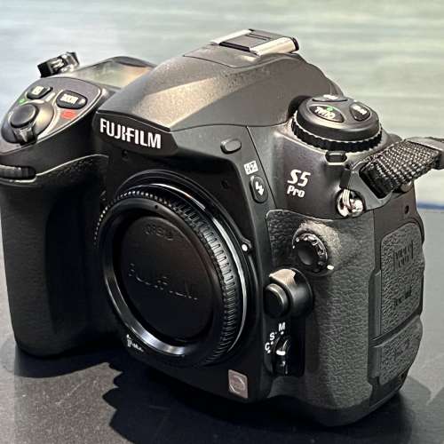 Fujifilm FinePix S5 Pro CCD digital Nikon mount camera with MB-D200 ...