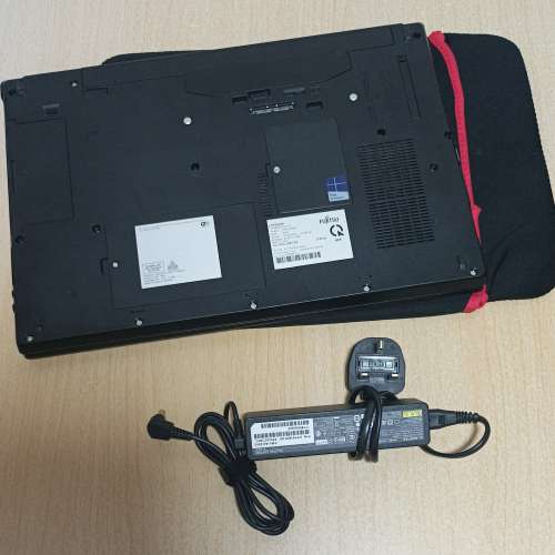 Fujitsu Lifebook E556, i5 6300U, 16G ram,500G ssd, DVDRW, wifi, BT, 15. ...