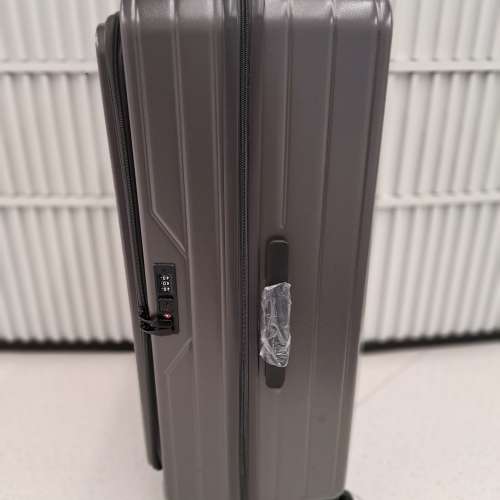 28寸Hallmark 887 Suitcase Grey {全新28寸"Hallmark" 前揭式行李喼 (灰色)} - 二手或全新其它 ...
