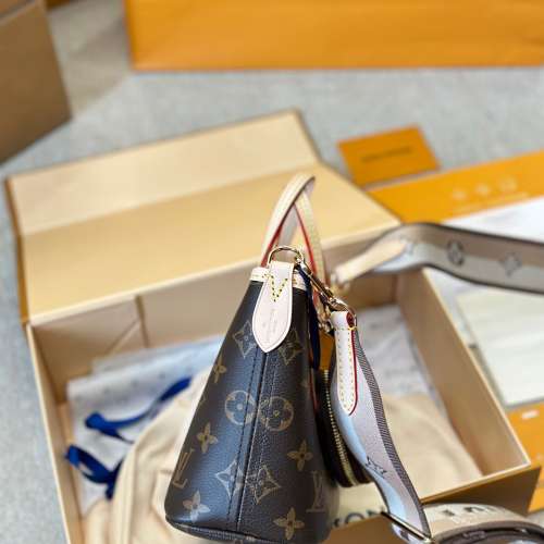 LV全新超迷你Neverfull BB又奶又高級 超mini尺寸輕盈便攜~卻不失優雅氣質 老花包面熠熠生輝~ 購物袋風格設計 實用又時尚讓您 ...