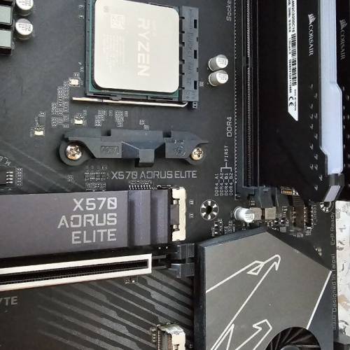 二手 AMD 5950X + GA X570 AORUS ELITE + CORSAIR VENGEANCE D4-3200 8G x 2 - 二手或全新電腦組合, 電腦 - DCFever.com